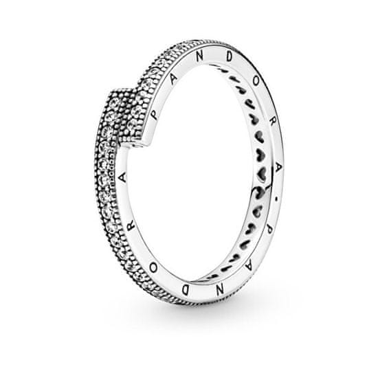 Pandora Nežen srebrn prstan z logotipom in srčki 199491C01 | mimovrste=)